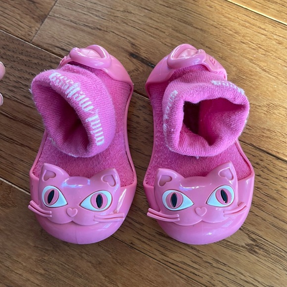 Mini Melissa | Shoes | Mini Melissa Girls Cat Shoes Built In Socks Size ...